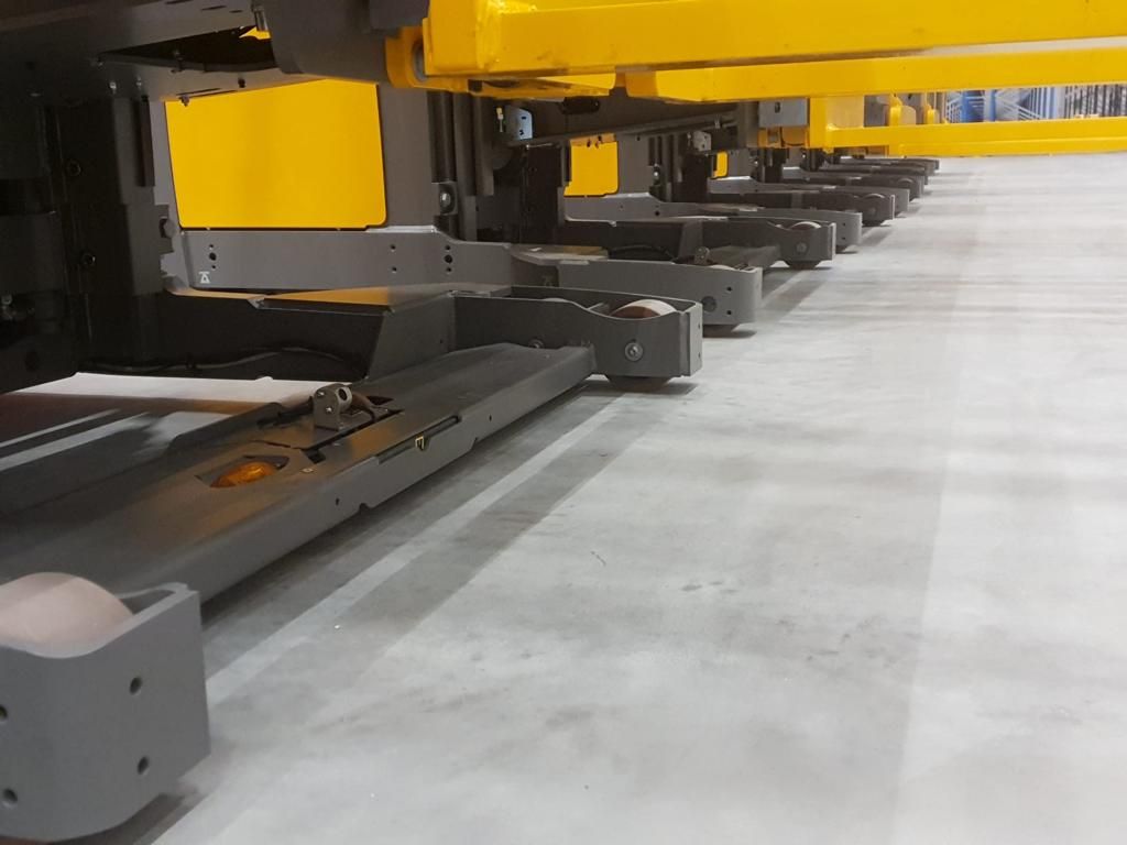 Motec camera system on vertical order pickers - Esquenet